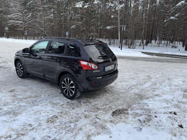 Violet Nissan Qashqai 2013 in Vilnius, with an engine capacity of 1.60 L and mileage of 107 thousand km for 6750 €, photo 3 on AUTOMOTO.COM.LV