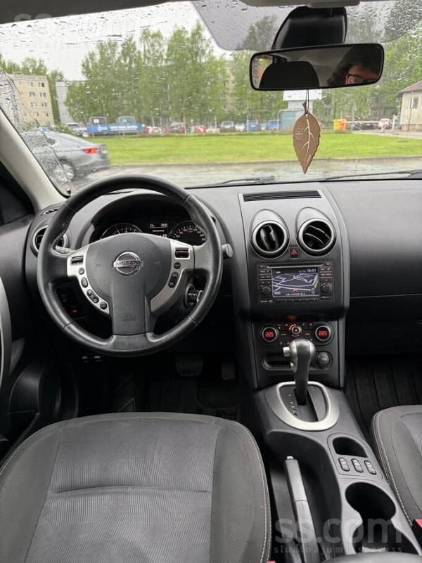Violet Nissan Qashqai 2013 in Riga, with an engine capacity of 1.60 L and mileage of 196 thousand km for 5200 €, photo 7 on AUTOMOTO.COM.LV