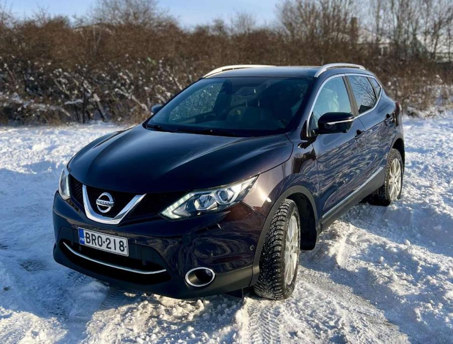 Violet Nissan Qashqai 2014 in Radviliskis, with an engine capacity of 1.60 L and mileage of 195 thousand km for 8000 €, photo 1 on AUTOMOTO.COM.LV