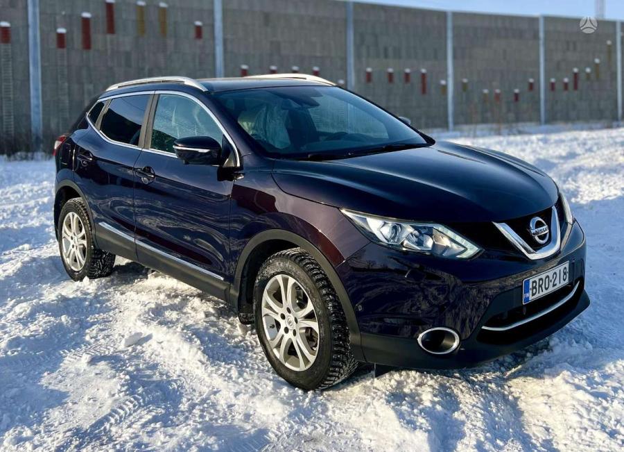 Violet Nissan Qashqai 2014 in Radviliskis, with an engine capacity of 1.60 L and mileage of 195 thousand km for 8000 €, photo 4 on AUTOMOTO.COM.LV