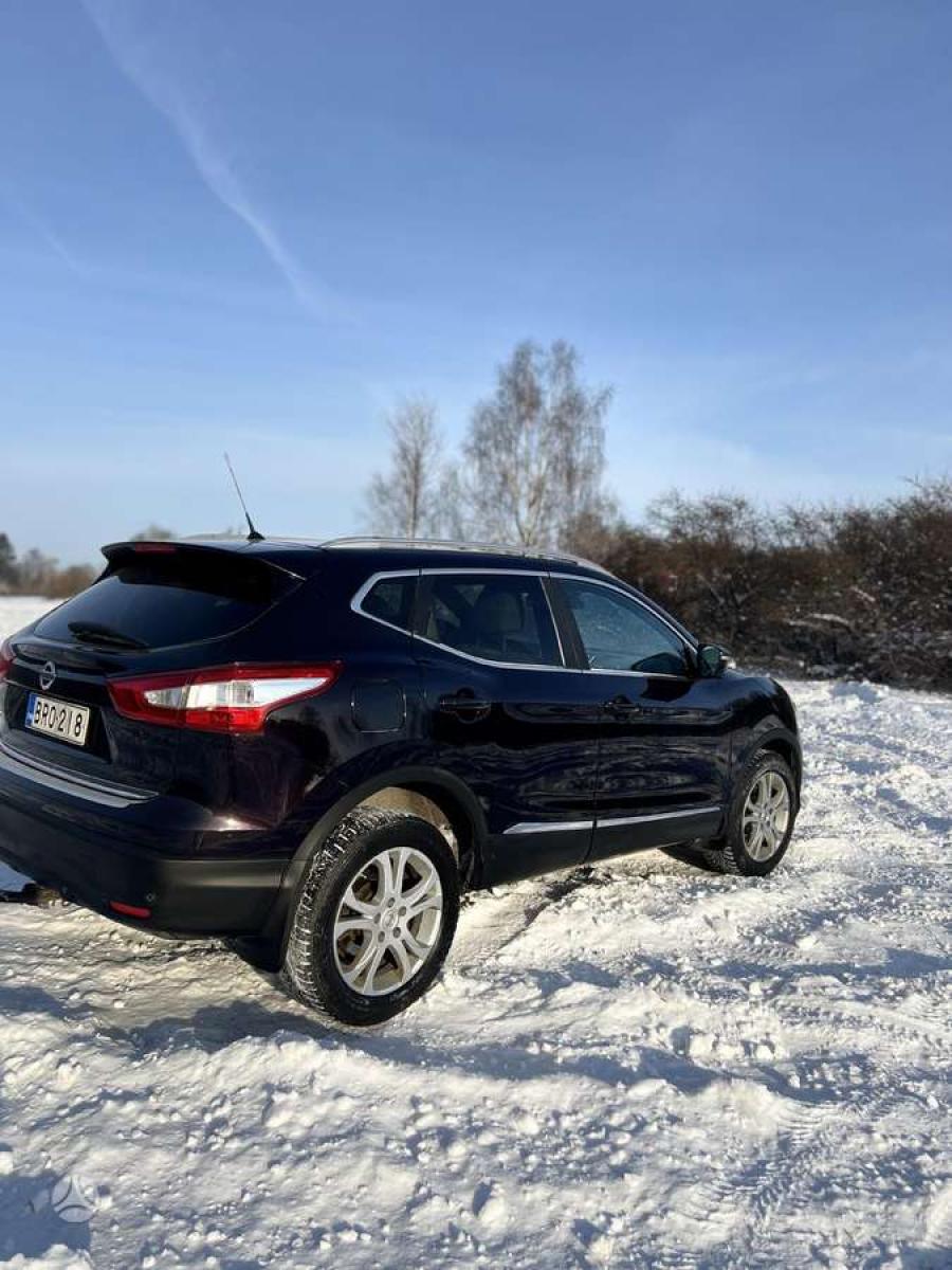 Violet Nissan Qashqai 2014 in Radviliskis, with an engine capacity of 1.60 L and mileage of 195 thousand km for 8000 €, photo 9 on AUTOMOTO.COM.LV