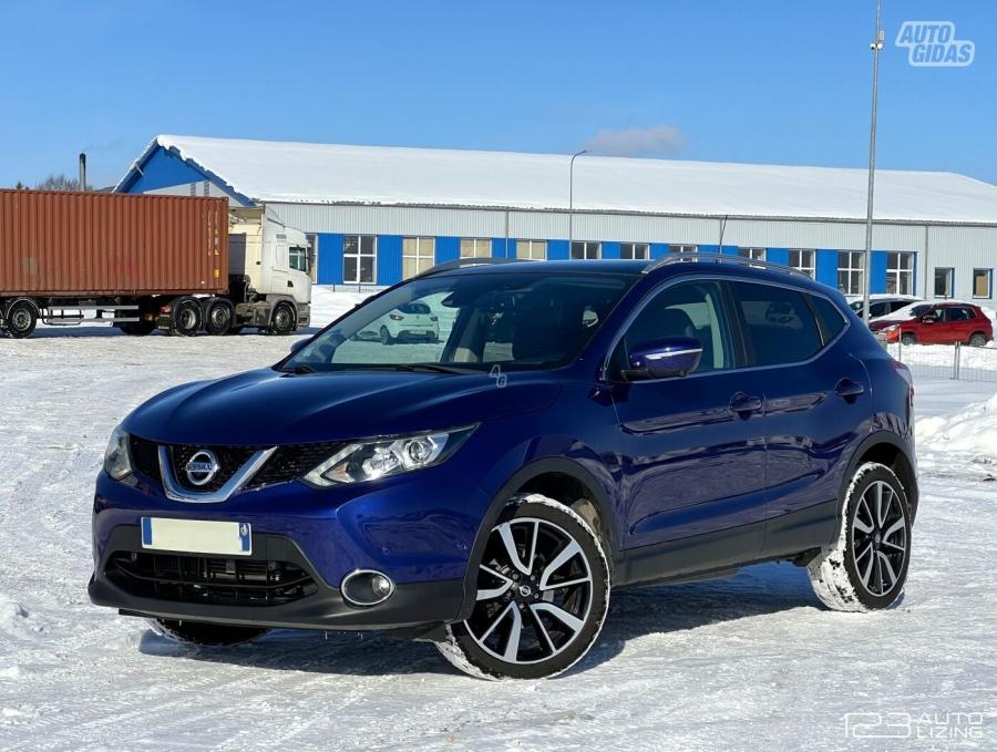 Violet Nissan Qashqai 2014 in Taurage, with an engine capacity of 1.60 L and mileage of 233 thousand km for 8500 €, photo 1 on AUTOMOTO.COM.LV