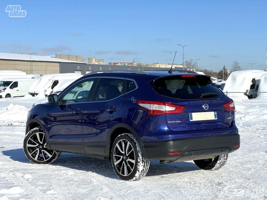 Violet Nissan Qashqai 2014 in Taurage, with an engine capacity of 1.60 L and mileage of 233 thousand km for 8500 €, photo 8 on AUTOMOTO.COM.LV