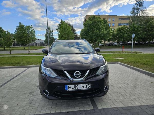 Violet Nissan Qashqai 2014 in Siauliai, with an engine capacity of 1.20 L and mileage of 128 thousand km for 10000 €, photo 1 on AUTOMOTO.COM.LV
