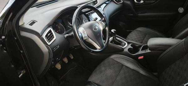 Violet Nissan Qashqai 2014 in Siauliai, with an engine capacity of 1.20 L and mileage of 128 thousand km for 10000 €, photo 5 on AUTOMOTO.COM.LV