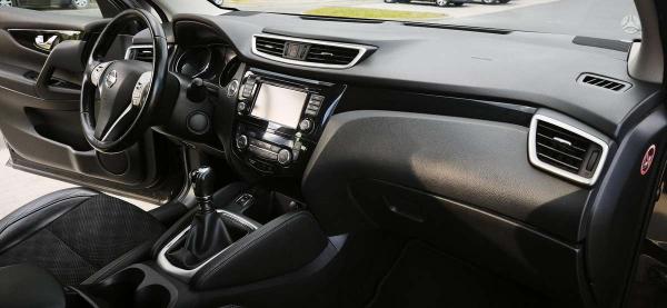 Violet Nissan Qashqai 2014 in Siauliai, with an engine capacity of 1.20 L and mileage of 128 thousand km for 10000 €, photo 6 on AUTOMOTO.COM.LV