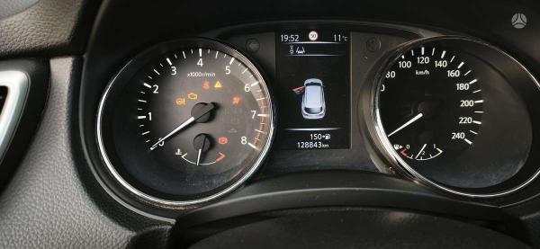 Violet Nissan Qashqai 2014 in Siauliai, with an engine capacity of 1.20 L and mileage of 128 thousand km for 10000 €, photo 10 on AUTOMOTO.COM.LV