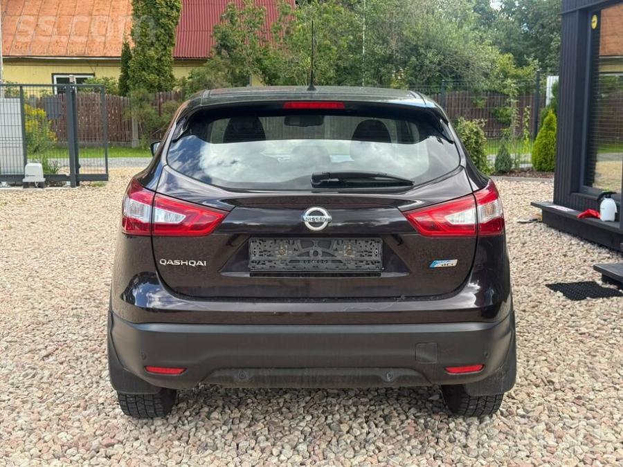 Violet Nissan Qashqai 2014 in Riga, with an engine capacity of 1.60 L and mileage of 181 thousand km for 6750 €, photo 5 on AUTOMOTO.COM.LV