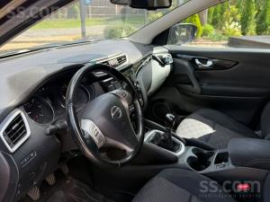 Violet Nissan Qashqai 2014 in Riga, with an engine capacity of 1.60 L and mileage of 181 thousand km for 6750 €, photo 9 on AUTOMOTO.COM.LV
