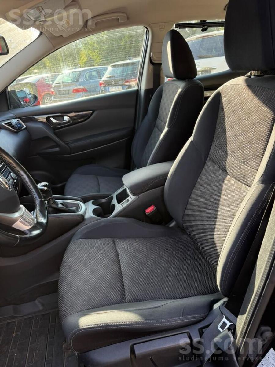 Violet Nissan Qashqai 2014 in Riga, with an engine capacity of 1.60 L and mileage of 181 thousand km for 6750 €, photo 11 on AUTOMOTO.COM.LV