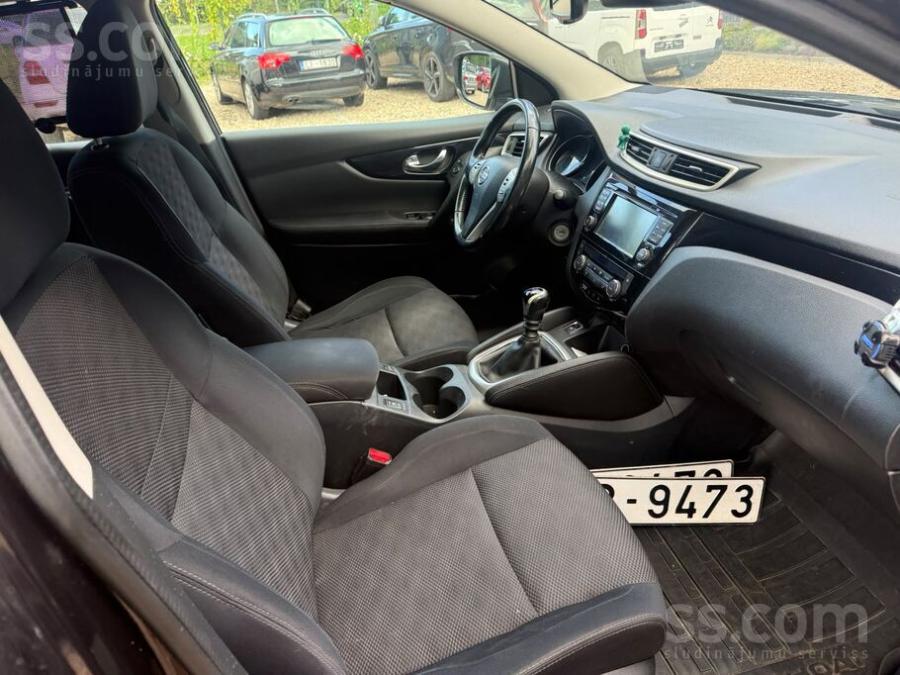 Violet Nissan Qashqai 2014 in Riga, with an engine capacity of 1.60 L and mileage of 181 thousand km for 6750 €, photo 12 on AUTOMOTO.COM.LV