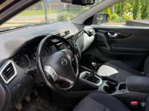 Violet Nissan Qashqai 2014 in Riga, with an engine capacity of 1.60 L and mileage of 181 thousand km for 6550 €, photo 9 on AUTOMOTO.COM.LV