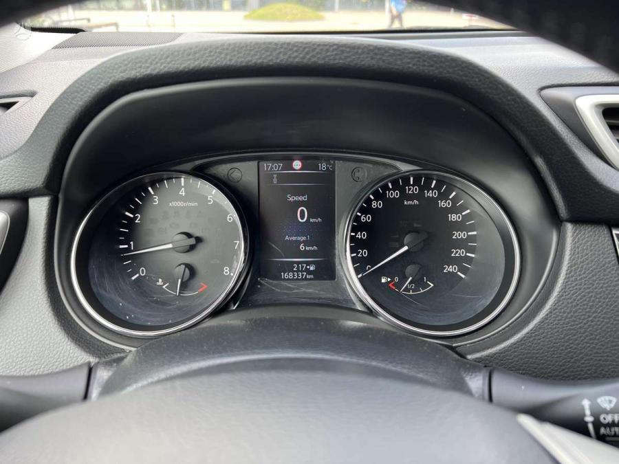 Violet Nissan Qashqai 2014 in Siauliai, with an engine capacity of 1.20 L and mileage of 168 thousand km for 7300 €, photo 9 on AUTOMOTO.COM.LV