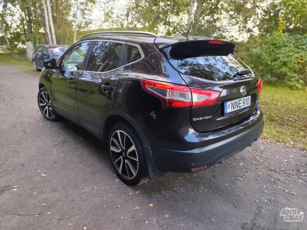 Violet Nissan Qashqai 2014 in Vilnius, with an engine capacity of 1.60 L and mileage of 165 thousand km for 9200 €, photo 5 on AUTOMOTO.COM.LV