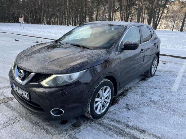 Violet Nissan Qashqai 2015 in Vilnius, with an engine capacity of 1.60 L and mileage of 171 thousand km for 9500 €, photo 3 on AUTOMOTO.COM.LV