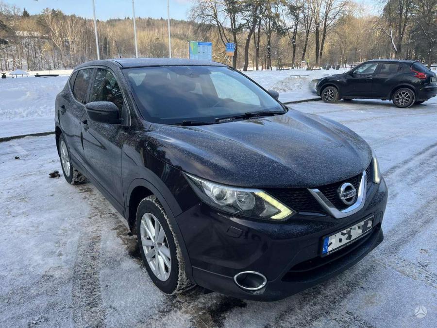 Violet Nissan Qashqai 2015 in Vilnius, with an engine capacity of 1.60 L and mileage of 171 thousand km for 9500 €, photo 4 on AUTOMOTO.COM.LV