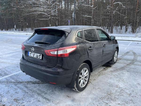 Violet Nissan Qashqai 2015 in Vilnius, with an engine capacity of 1.60 L and mileage of 171 thousand km for 9500 €, photo 6 on AUTOMOTO.COM.LV
