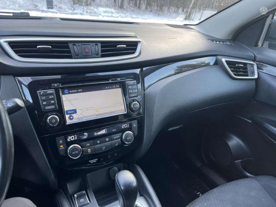 Violet Nissan Qashqai 2015 in Vilnius, with an engine capacity of 1.60 L and mileage of 171 thousand km for 9500 €, photo 9 on AUTOMOTO.COM.LV
