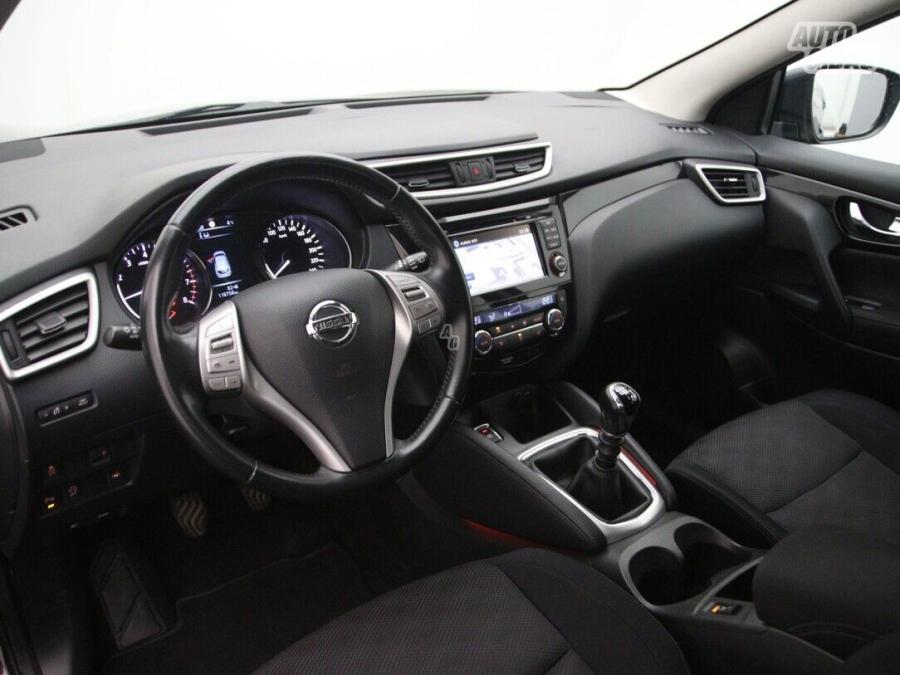 Violet Nissan Qashqai 2015 in Vilnius, with an engine capacity of 1.20 L and mileage of 119 thousand km for 9299 €, photo 16 on AUTOMOTO.COM.LV