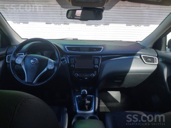 Violet Nissan Qashqai 2015 in Riga, with an engine capacity of 1.50 L and mileage of 115 thousand km for 8600 €, photo 5 on AUTOMOTO.COM.LV