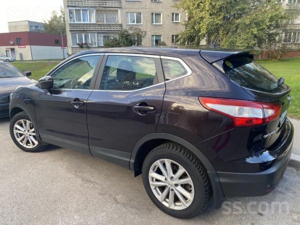 Violet Nissan Qashqai 2015 in Riga, with an engine capacity of 1.20 L and mileage of 119 thousand km for 9500 €, photo 1 on AUTOMOTO.COM.LV