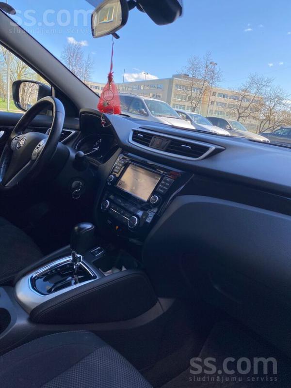 Violet Nissan Qashqai 2015 in Riga, with an engine capacity of 1.20 L and mileage of 119 thousand km for 9500 €, photo 5 on AUTOMOTO.COM.LV