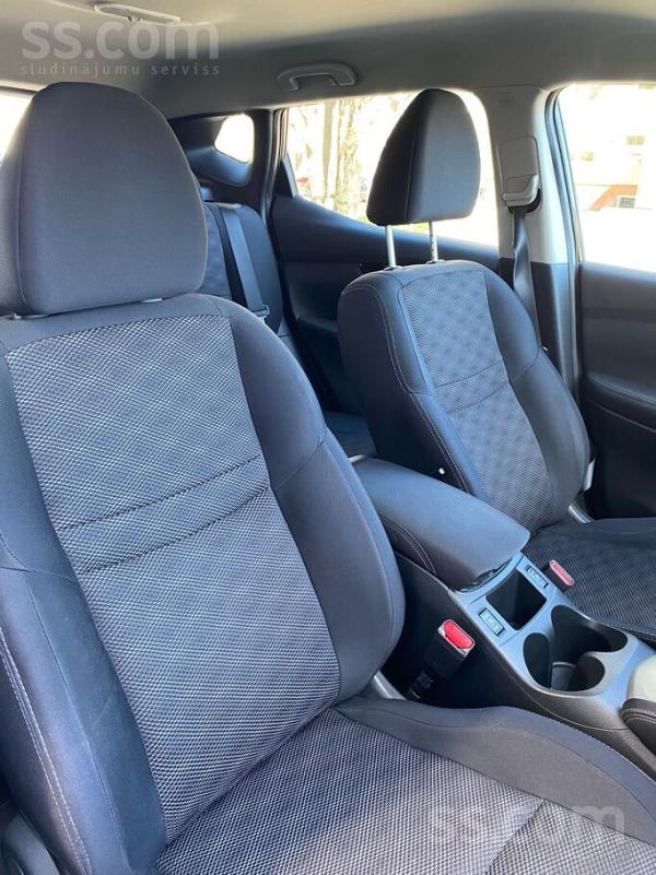 Violet Nissan Qashqai 2015 in Riga, with an engine capacity of 1.20 L and mileage of 119 thousand km for 9500 €, photo 6 on AUTOMOTO.COM.LV