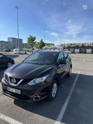 Violet Nissan Qashqai 2015 in Vilnius, with an engine capacity of 1.60 L and mileage of 154 thousand km for 7500 €, photo  on AUTOMOTO.COM.LV