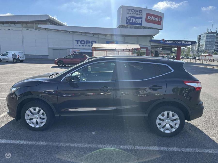 Violet Nissan Qashqai 2015 in Vilnius, with an engine capacity of 1.60 L and mileage of 154 thousand km for 7500 €, photo 3 on AUTOMOTO.COM.LV