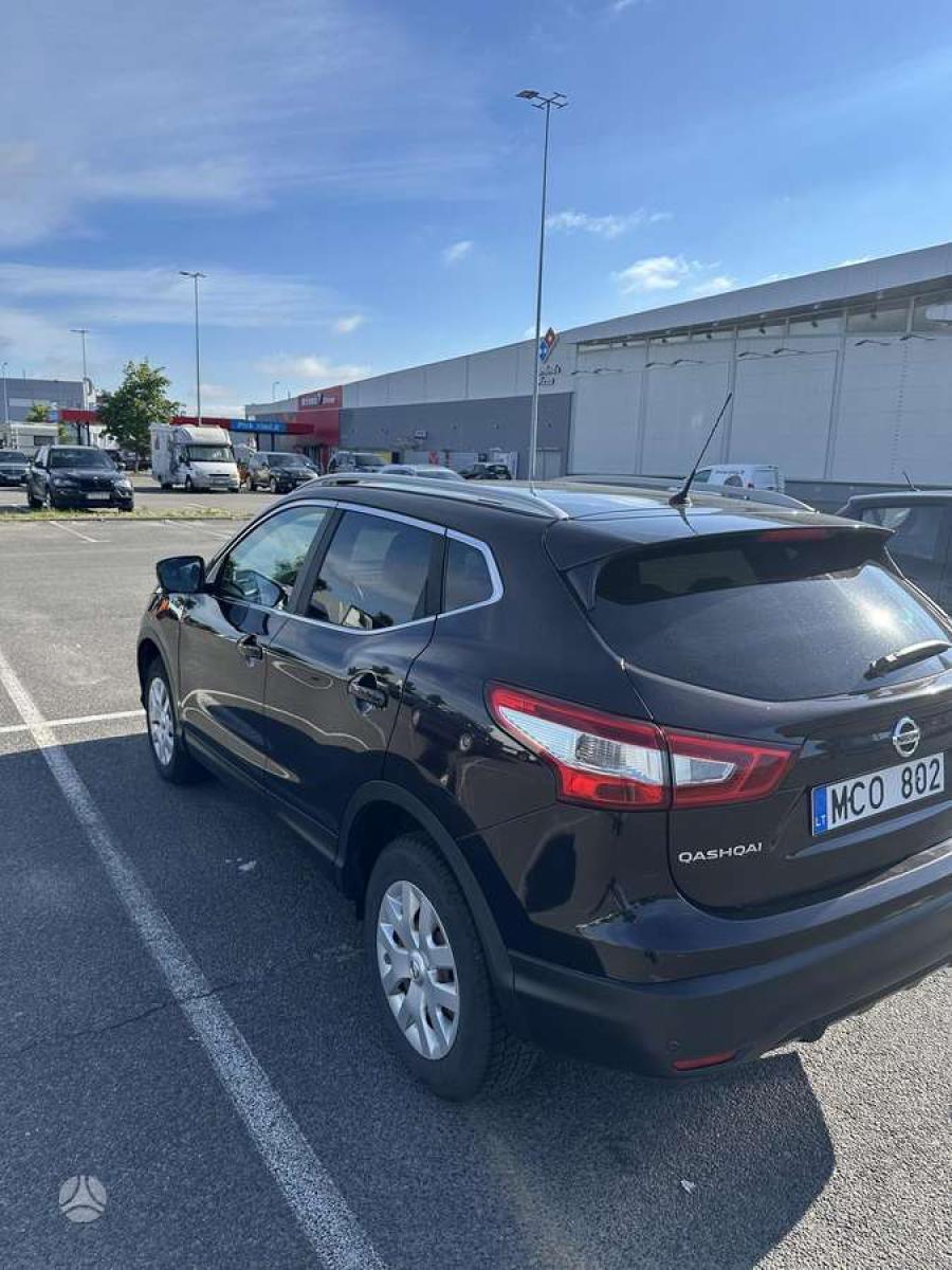 Violet Nissan Qashqai 2015 in Vilnius, with an engine capacity of 1.60 L and mileage of 154 thousand km for 7500 €, photo 4 on AUTOMOTO.COM.LV