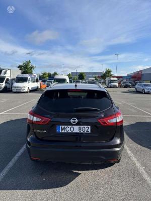 Violet Nissan Qashqai 2015 in Vilnius, with an engine capacity of 1.60 L and mileage of 154 thousand km for 7500 €, photo 5 on AUTOMOTO.COM.LV