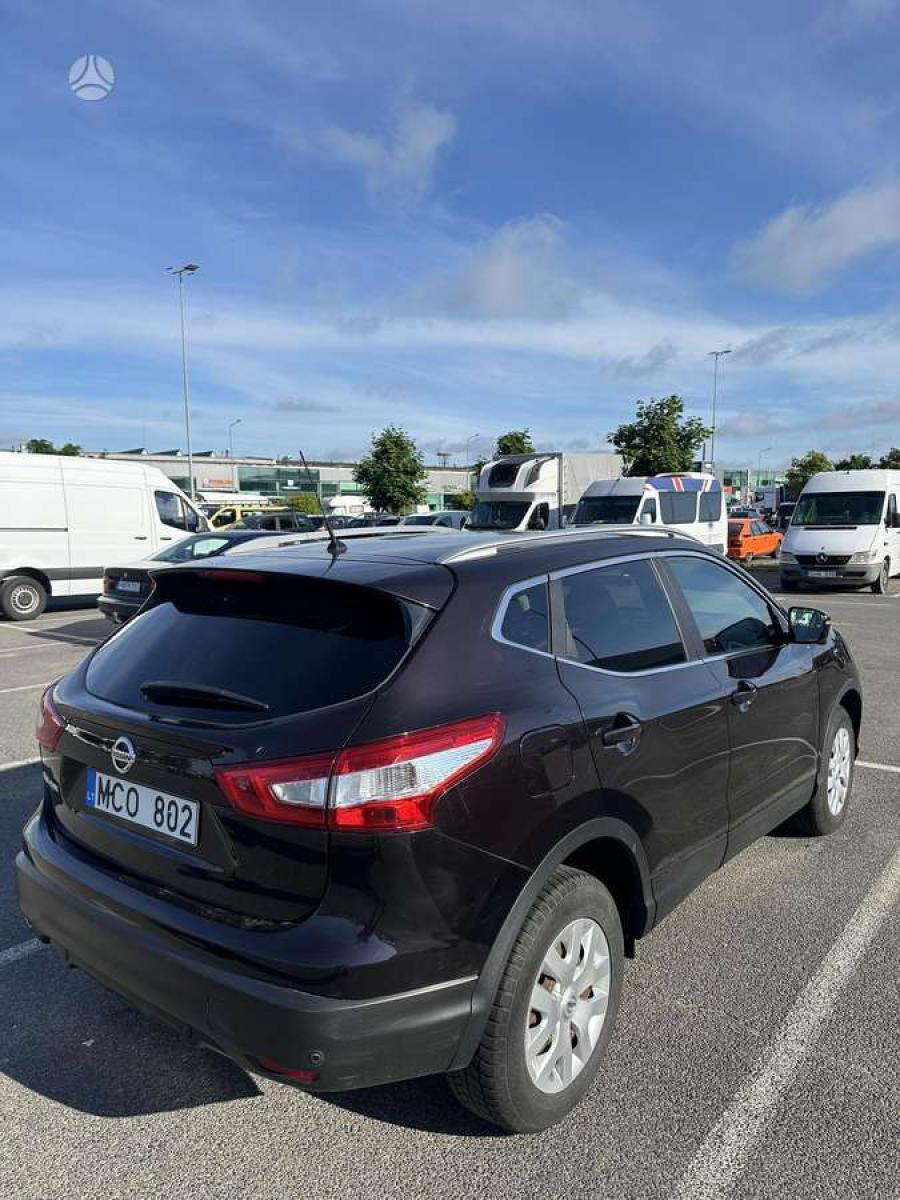 Violet Nissan Qashqai 2015 in Vilnius, with an engine capacity of 1.60 L and mileage of 154 thousand km for 7500 €, photo 6 on AUTOMOTO.COM.LV