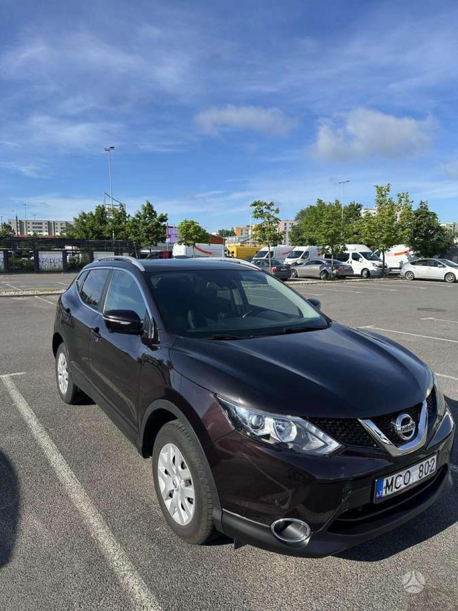 Violet Nissan Qashqai 2015 in Vilnius, with an engine capacity of 1.60 L and mileage of 154 thousand km for 7500 €, photo 8 on AUTOMOTO.COM.LV