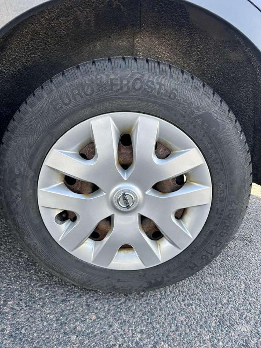 Violet Nissan Qashqai 2015 in Vilnius, with an engine capacity of 1.60 L and mileage of 154 thousand km for 7500 €, photo 10 on AUTOMOTO.COM.LV