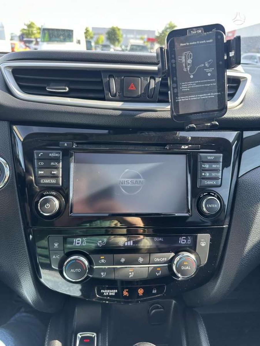 Violet Nissan Qashqai 2015 in Vilnius, with an engine capacity of 1.60 L and mileage of 154 thousand km for 7500 €, photo 15 on AUTOMOTO.COM.LV