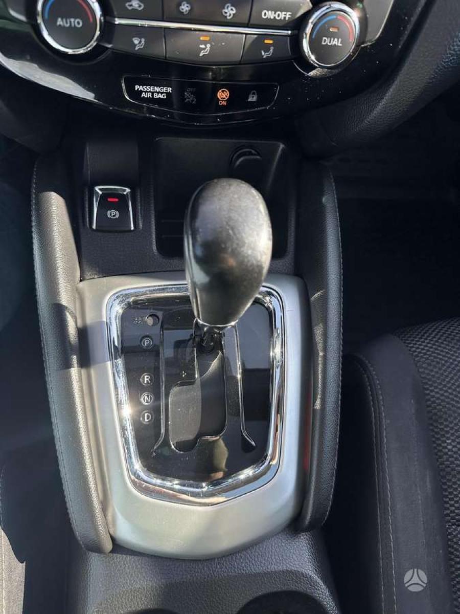Violet Nissan Qashqai 2015 in Vilnius, with an engine capacity of 1.60 L and mileage of 154 thousand km for 7500 €, photo 16 on AUTOMOTO.COM.LV