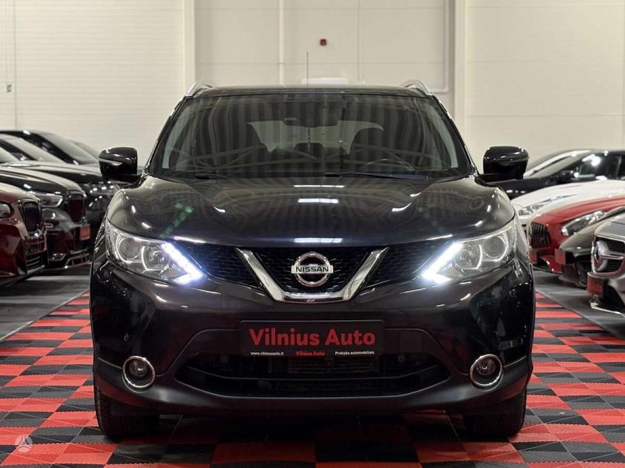 Violet Nissan Qashqai 2015 in Vilnius, with an engine capacity of 1.60 L and mileage of 155 thousand km for 8650 €, photo 3 on AUTOMOTO.COM.LV