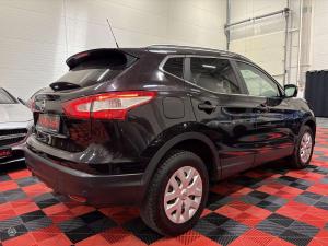 Violet Nissan Qashqai 2015 in Vilnius, with an engine capacity of 1.60 L and mileage of 155 thousand km for 8650 €, photo 5 on AUTOMOTO.COM.LV