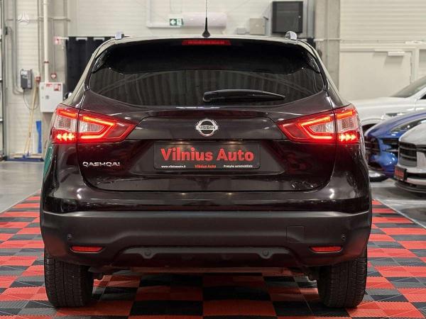 Violet Nissan Qashqai 2015 in Vilnius, with an engine capacity of 1.60 L and mileage of 155 thousand km for 8650 €, photo 5 on AUTOMOTO.COM.LV