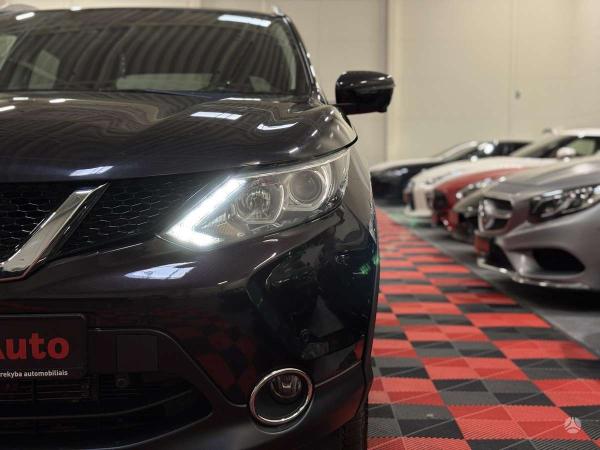 Violet Nissan Qashqai 2015 in Vilnius, with an engine capacity of 1.60 L and mileage of 155 thousand km for 8650 €, photo 7 on AUTOMOTO.COM.LV