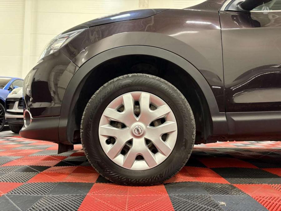 Violet Nissan Qashqai 2015 in Vilnius, with an engine capacity of 1.60 L and mileage of 155 thousand km for 8650 €, photo 10 on AUTOMOTO.COM.LV