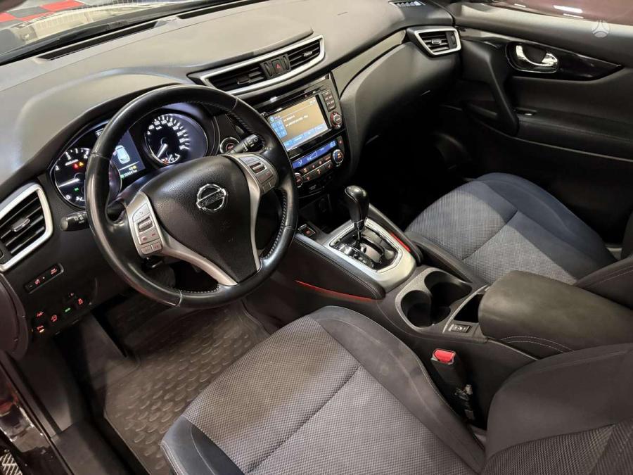 Violet Nissan Qashqai 2015 in Vilnius, with an engine capacity of 1.60 L and mileage of 155 thousand km for 8650 €, photo 12 on AUTOMOTO.COM.LV