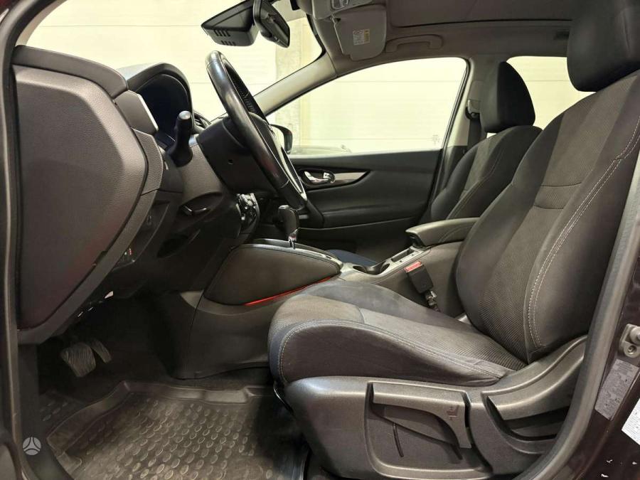 Violet Nissan Qashqai 2015 in Vilnius, with an engine capacity of 1.60 L and mileage of 155 thousand km for 8650 €, photo 14 on AUTOMOTO.COM.LV