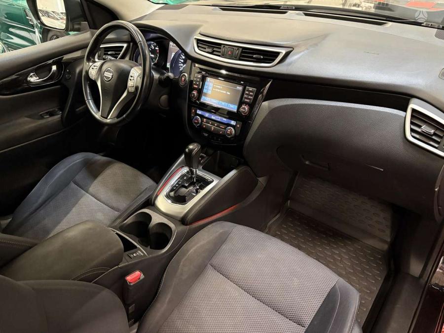 Violet Nissan Qashqai 2015 in Vilnius, with an engine capacity of 1.60 L and mileage of 155 thousand km for 8650 €, photo 16 on AUTOMOTO.COM.LV