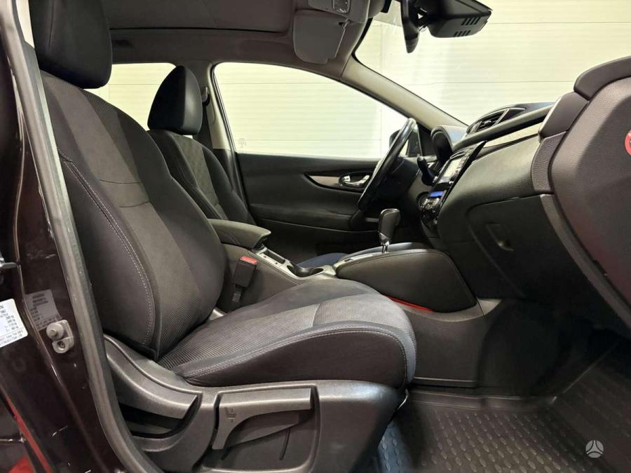 Violet Nissan Qashqai 2015 in Vilnius, with an engine capacity of 1.60 L and mileage of 155 thousand km for 8650 €, photo 17 on AUTOMOTO.COM.LV