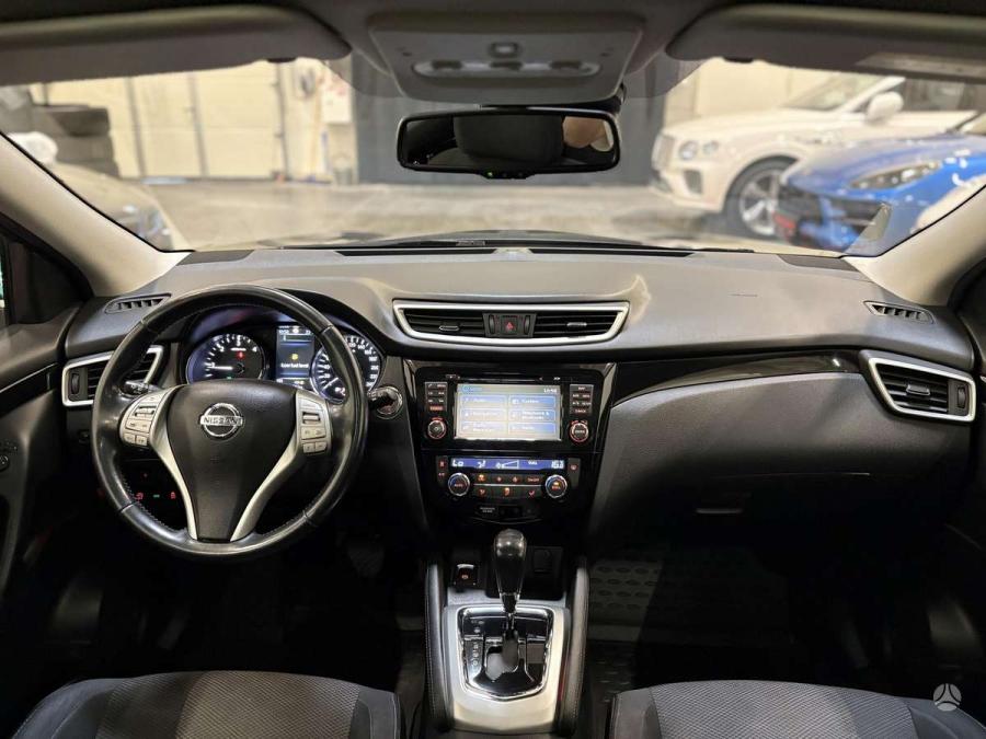 Violet Nissan Qashqai 2015 in Vilnius, with an engine capacity of 1.60 L and mileage of 155 thousand km for 8650 €, photo 19 on AUTOMOTO.COM.LV