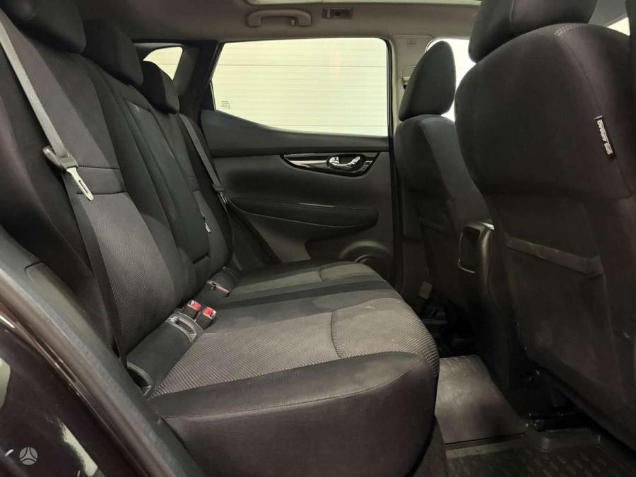 Violet Nissan Qashqai 2015 in Vilnius, with an engine capacity of 1.60 L and mileage of 155 thousand km for 8650 €, photo 31 on AUTOMOTO.COM.LV