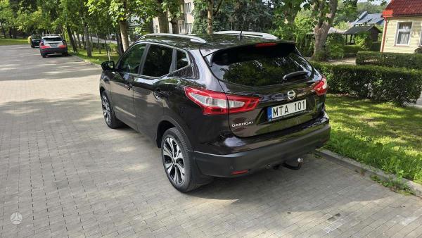 Violet Nissan Qashqai 2015 in Siauliai, with an engine capacity of 1.46 L and mileage of 179 thousand km for 7900 €, photo 7 on AUTOMOTO.COM.LV