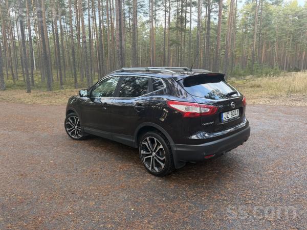 Violet Nissan Qashqai 2015 in Riga, with an engine capacity of 1.60 L and mileage of 280 thousand km for 7000 €, photo 3 on AUTOMOTO.COM.LV