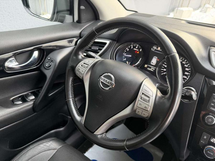 Violet Nissan Qashqai 2016 in Siauliai, with an engine capacity of 1.20 L and mileage of 122 thousand km for 10190 €, photo 24 on AUTOMOTO.COM.LV